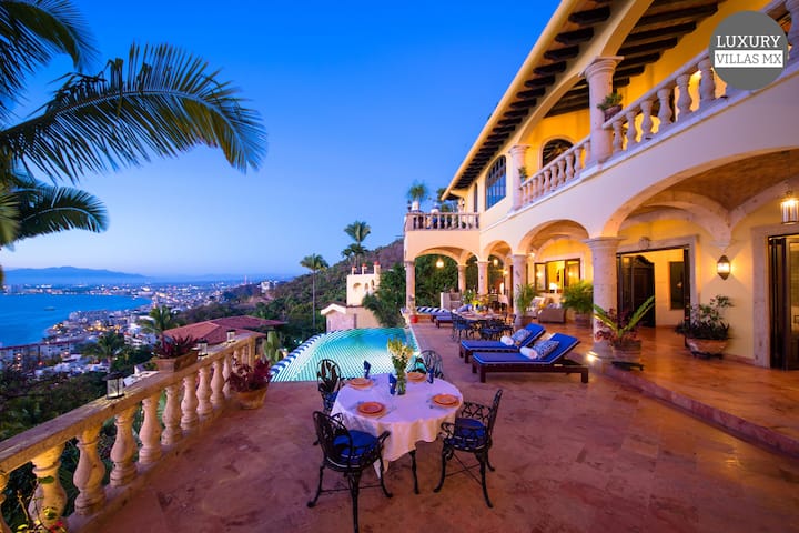 Private Pool & Chef Villa In Conchas Chinas - Conchas Chinas