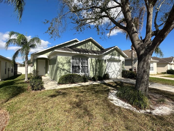 Luxury Haven: Private Pool Villa Near Disney - Haines City, FL