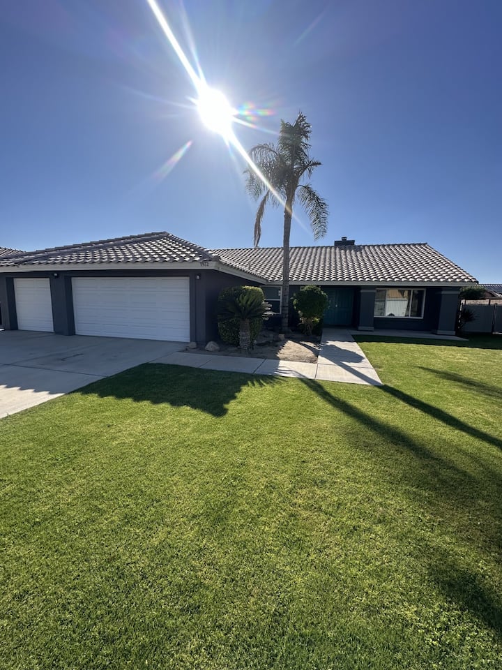 Sweet 4 Br Home, Sleeps 8 - Yuma, AZ