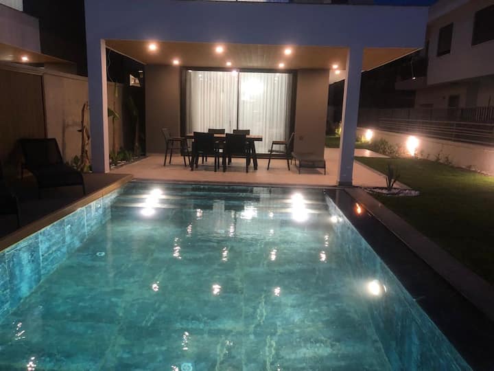 Villa Merkez Havuzlu Odalarbanyolu - Çeşme