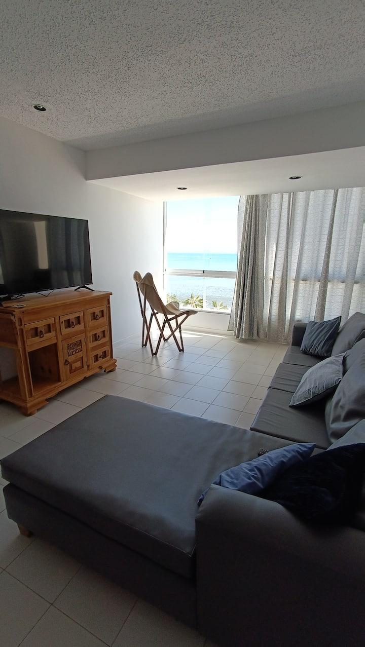 Spacious Sea View Apartment - Venezuela