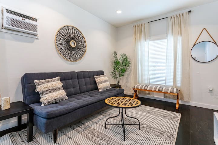 Top Floor Apartment, Abbot Kinney In Venice Beach - Venice Beach, CA