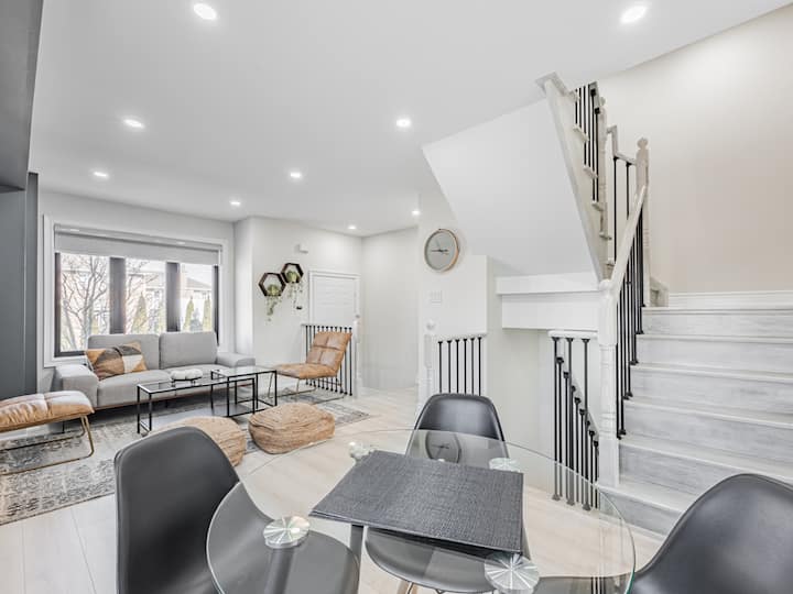 4 Bedroom Port Union Paradise W/ Parking - Toronto