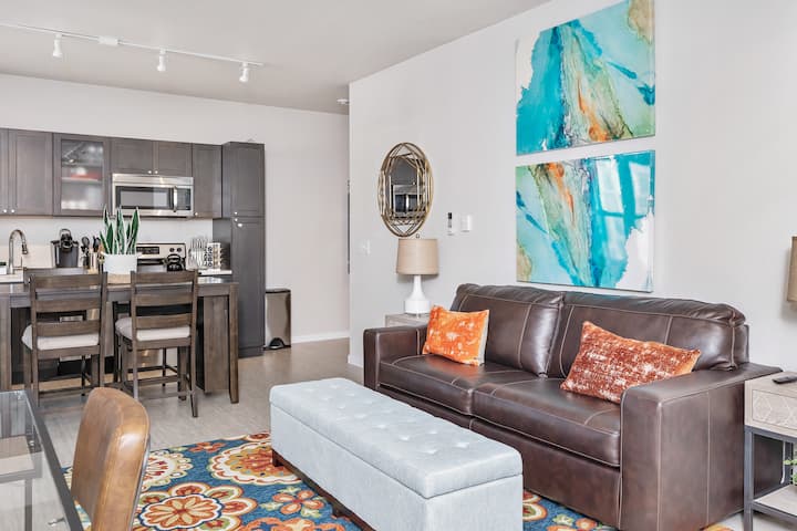 Quiet 1br Near Abbott Wifi Parking Workspace W/d - Minneapolis, MN