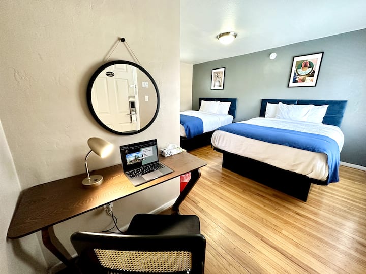 Ashland Motel, Two Queen Room - Ashland, OR