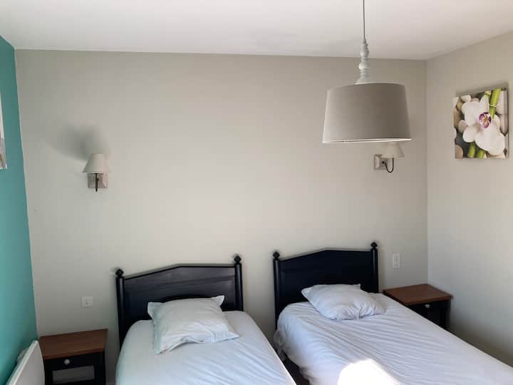 Chambre Twin Dans Un Hôtel De Charme - Sault