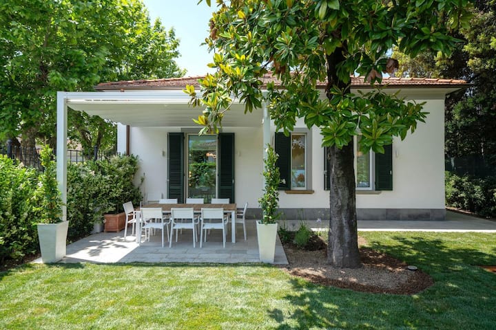 Villa Butterfly Della Famiglia Bocelli - Forte dei Marmi