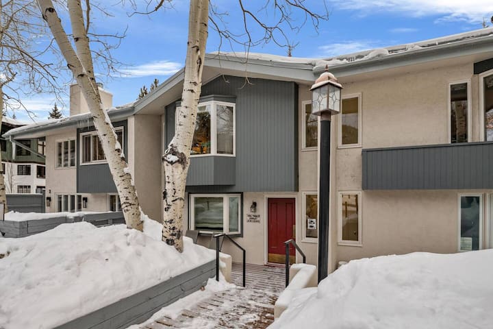 Vail Village Condo, Walk To Ski Lift - Vail, CO