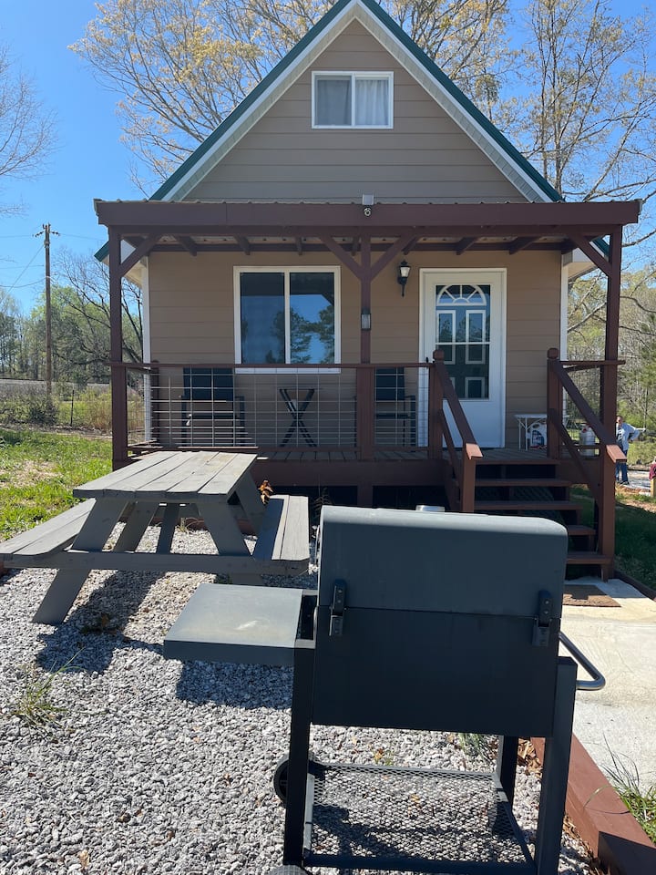 Train Track Cottage - A - Roanoke, AL