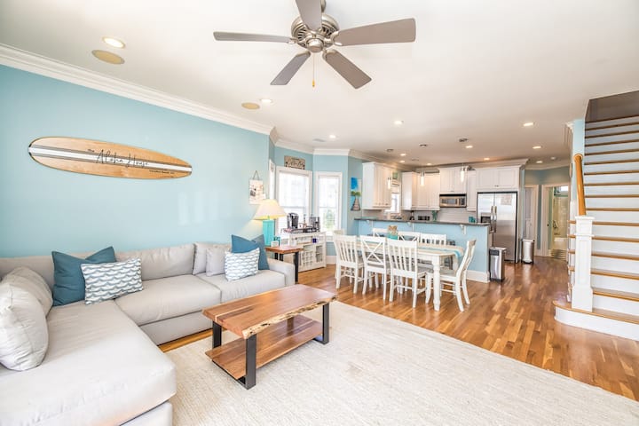Huge 6br Beach House - 1st Row, Steps To The Sand - Carolina Beach