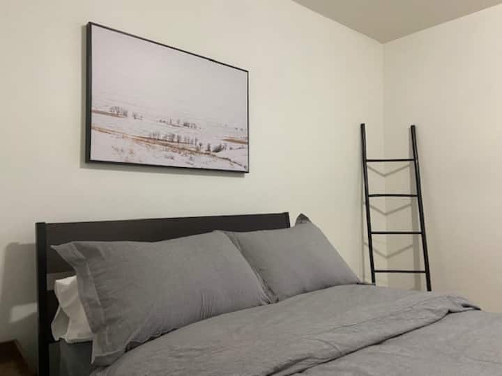 Cozy & Central ~ 1 Bedroom Suite - St. Catharines