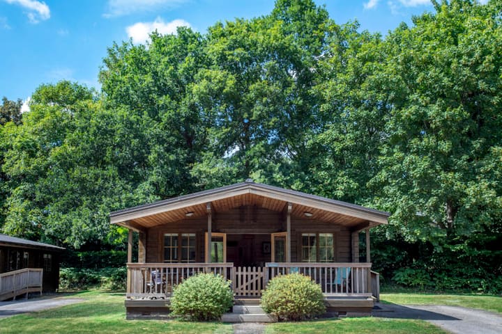 Willowbank Lodges - Bullrush Lakeside Log Cabin - Marlborough