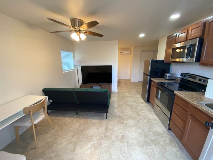 Sam Hughes Guesthouse Near Uofa W/ Private Parking - Tucson, AZ