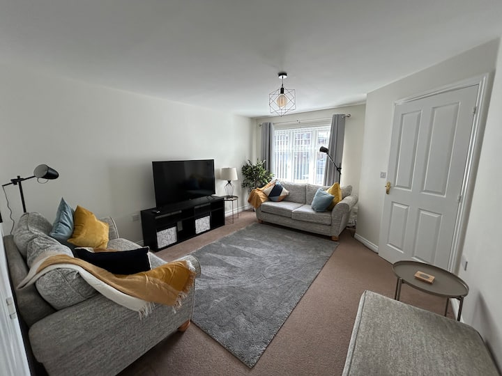 Oxford - A Spacious Haven - Parking - Entire House - 뉴캐슬어폰타인