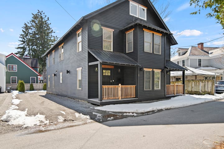 Entire House*6 Bdrm*original Artwork From Acordero - Saratoga Springs, NY