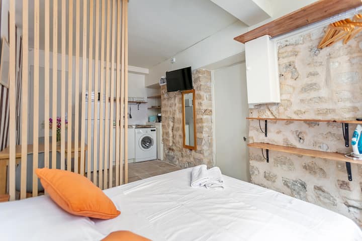 The Place Des Vosges Charming Studio - Paris