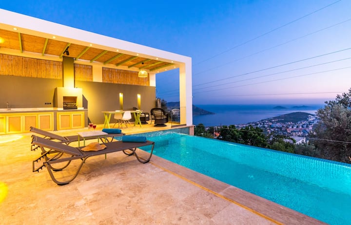 Kaş'ta Balayı İçIn Deniz Manzaralı Kiralık Villa - Türkei