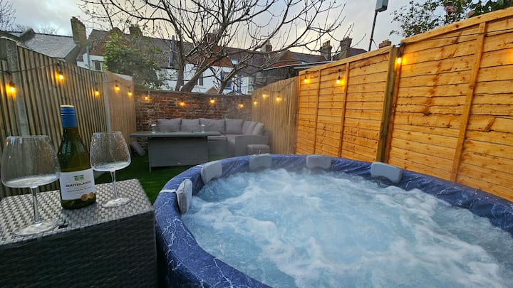 City Centre With Hot Tub - 3 Bed - Canterbury