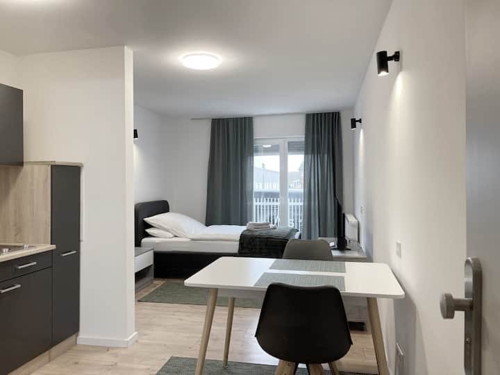 Single Studio: Ready To Move Living Board Inn - Regensburg