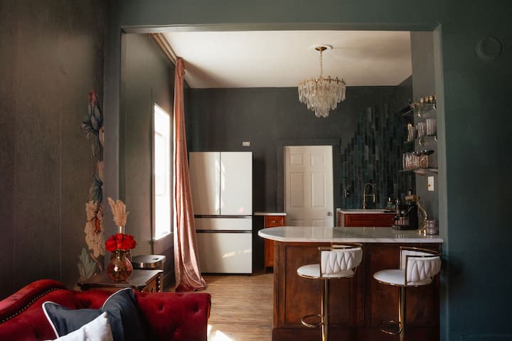 Romantic Getaway - Historic Downtown Luxury - St. Augustine Beach, FL