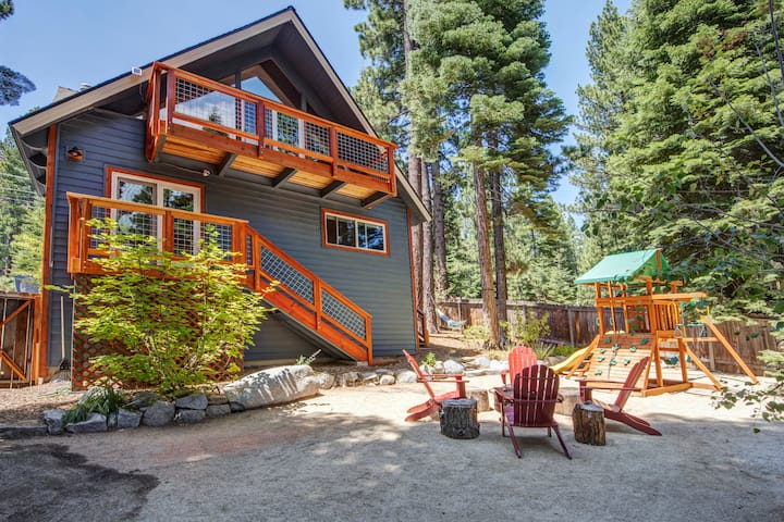 Cozy Cabin On Brule - Hot Tub, Jungle Gym & Games - South Lake Tahoe, CA