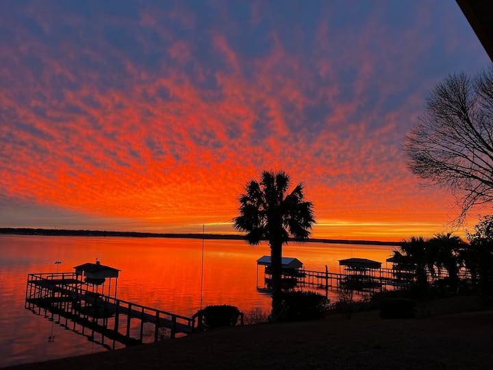 Lake Side Condo Getaway - Santee, SC