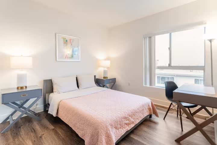 Hollywood's Primary Bedroom For Rent - Los Angeles, CA