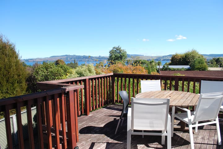 Family And Friends Getaway With Lake Views - Manawatu-Wanganui