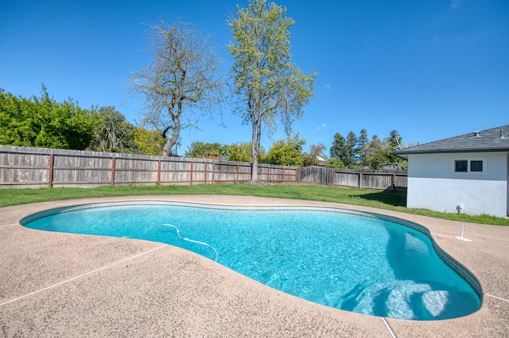 Relax & Unwind: 4br Fresno Gem W/ Pool Escape ~ - Fresno, CA