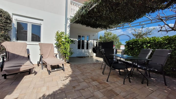 Apartment Close To Beach With Garden - Vodice