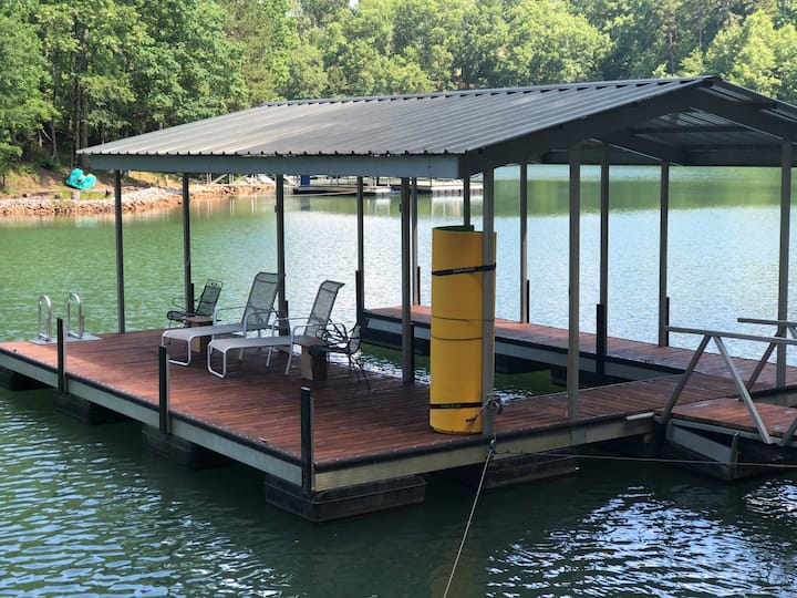 Captain’s Hideaway - Seneca, SC