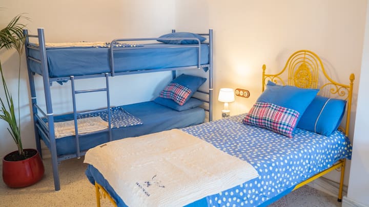 Room For Three Friends In Sunset House Of Granada - Andalucía