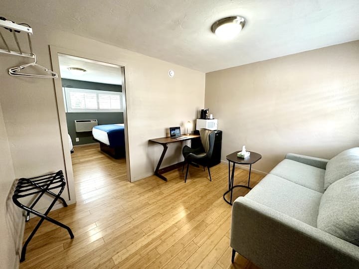 Ashland Motel, Two Queen Suite - Ashland, OR