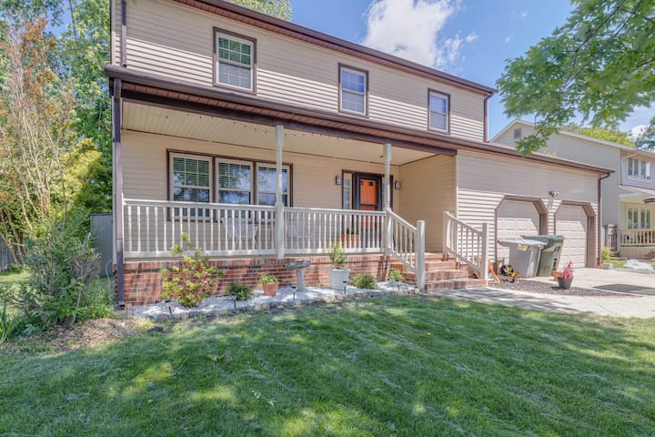 Spacious Hampton Home W/ Private Backyard Oasis - Norfolk, VA