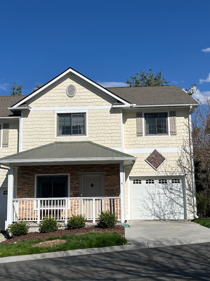 Whispering Pines Retreat - Banner Elk, NC