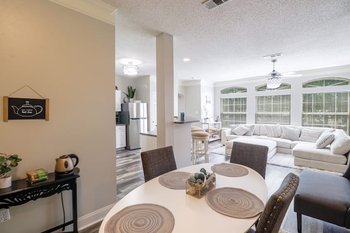 Beautiful Condo In Gulfport!  Walk To Beach! - 比洛克西