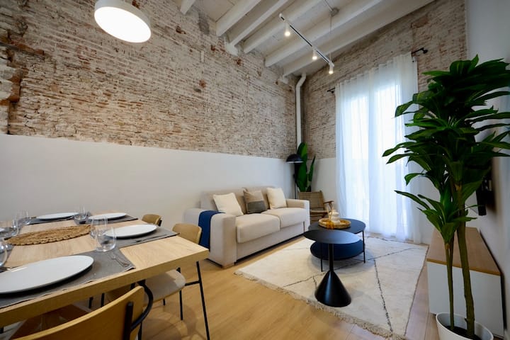 Renovated Apartment Close To The City Center - Barcelona