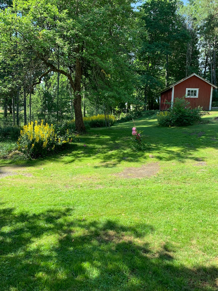 Charmig Stuga Med Fin Utsikt - Askersund