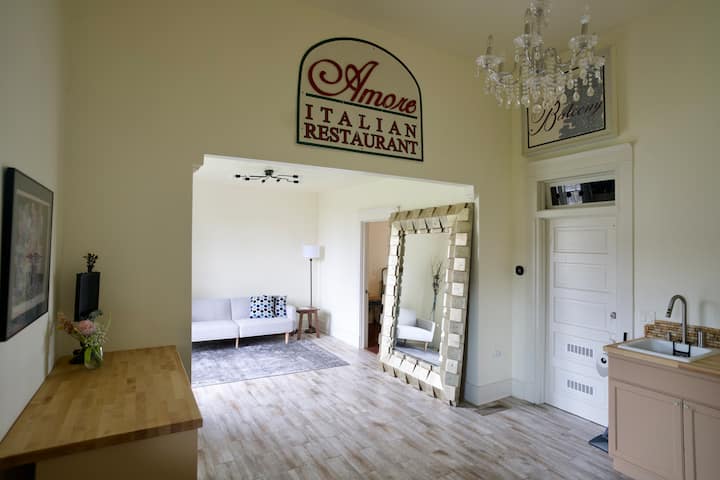 Downtown Cottage Duplex Near Greers Ferry Lake - Heber Springs, AR
