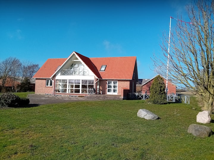 Lyst Og Rummeligt Landhus - Hirtshals