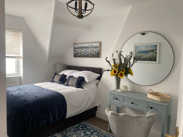 Town Centre Pet Friendly Penthouse 2 Bed - Ogmore By Sea Beach