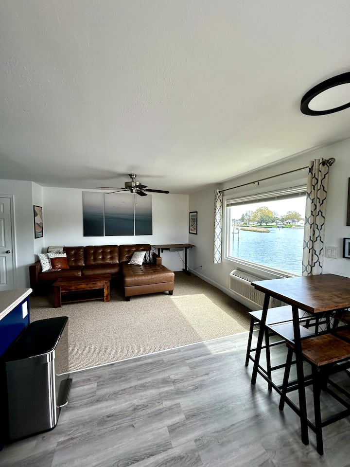 Beautiful Waterfront Apartment - Virginia Beach, VA