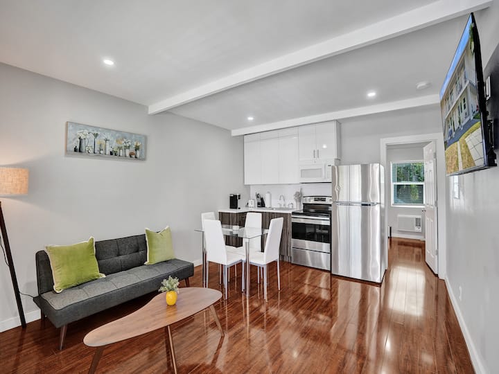 Coastal Charm: 1br Retreat Near Pompano Beach - Pompano Beach, FL