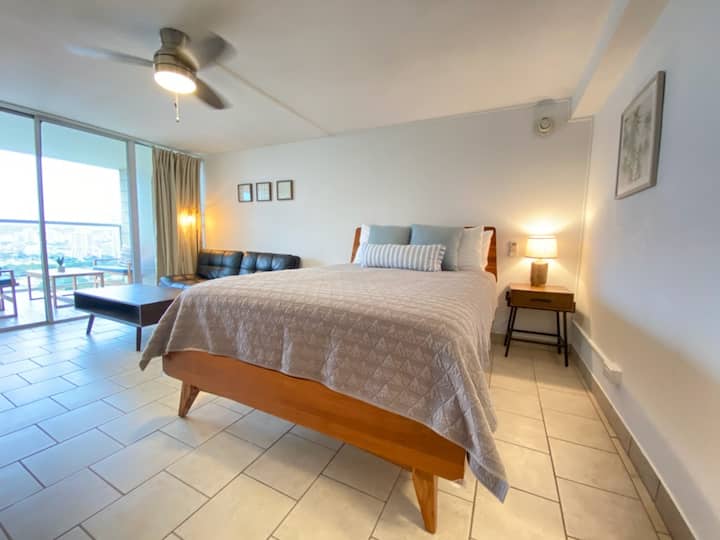 Bright Studio In Waikiki 25th Fl - Kailua, HI