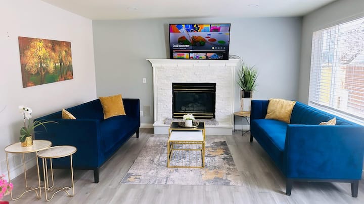 4 Bed 2 1/2 Bath Aurora Entire Home - Aurora, CO