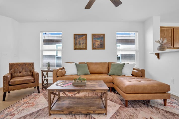 Pet Friendly Charming Home - Marana, AZ