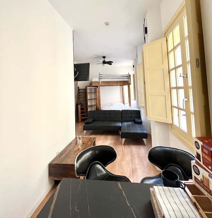 Apartment 1 "4p" Queen Bed + Bunk Bed + Sofa Bed - Málaga