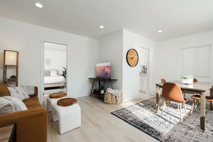 Spacious & Bright 1-bedroom Suite - バーバンク, CA