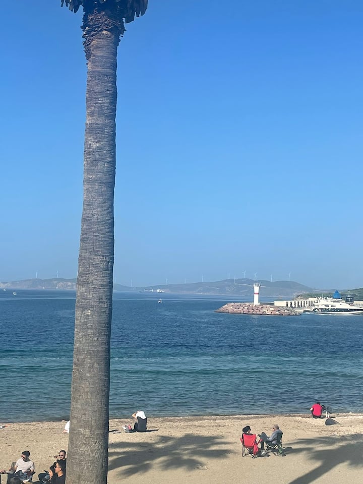 Yenifoçada Denize Sıfır Taş Bina(maydanoz Otel) - Foça