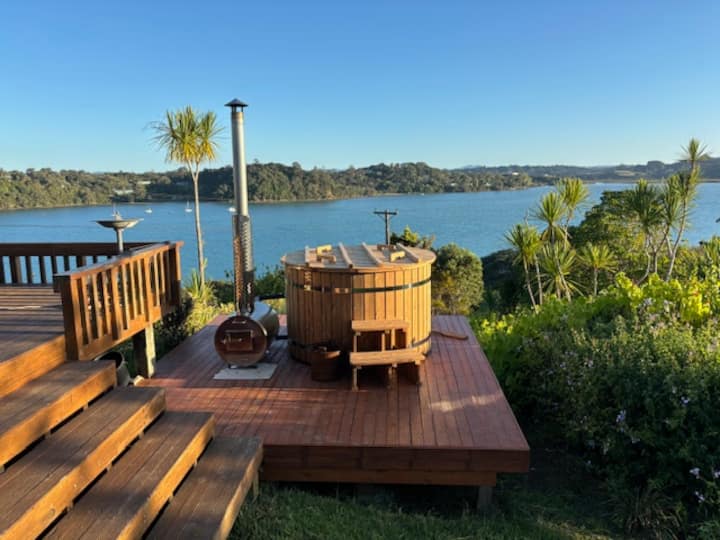Rustic Retreat, Boat Access Only. Water Taxi Avail - Waiwera